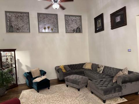 Large Home With a Fantastic Eclectic Setting For Photo And Video Shoots ...