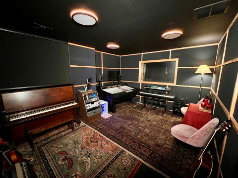 Holy Volcano | Cozy Vintage Recording Studio, Sherman Oaks, CA ...