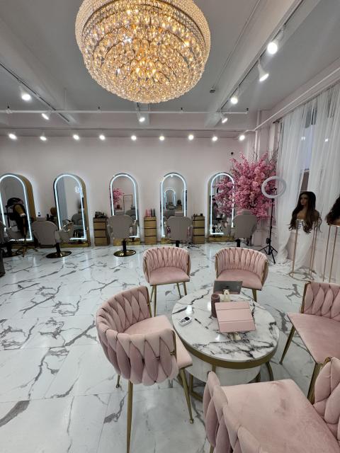 Elegant Pink Venue in Downtown NYC: Ideal for Glam Services & Stylish ...