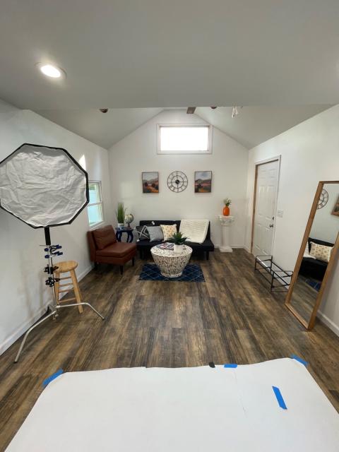 Chic Natural-Light Studio Perfect for Photoshoots, Video Shoots, Podcasts & More, Dix Hills, NY ...
