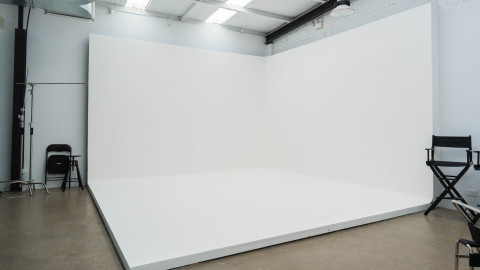Large Cyclorama Wall + Paper Roll Wall, alexandria | Production | Peerspace