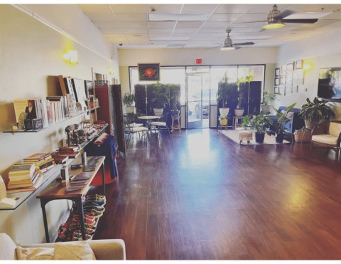 High-Vibe Community Space with Lots of Light and Amenities, phoenix, AZ ...