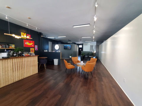 Bright, open space gallery style studio in the heart of Forest Hills ...