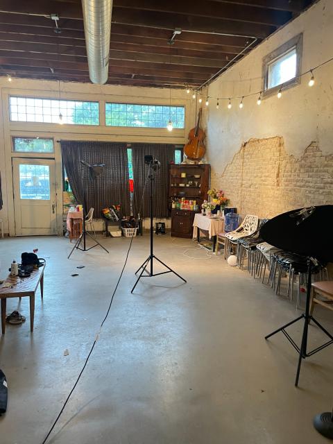 Industrial-style studio with high ceilings in the heart of downtown ...