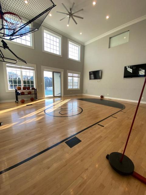 Beautiful Private Well Lit Indoor Basketball Court, melville, NY ...