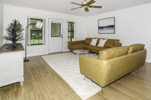 Mid- Century Modern Cabin surrounded by 9 acres of land, Live Oak, FL ...