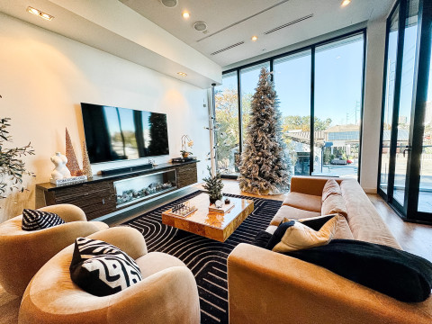 The Glass Haus - Modern Luxury Space, Designer Furnished, Rooftop ...
