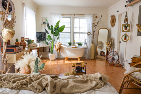 Boho Studio with Clawfoot Bathtub, los Angeles, CA | Production | Peerspace