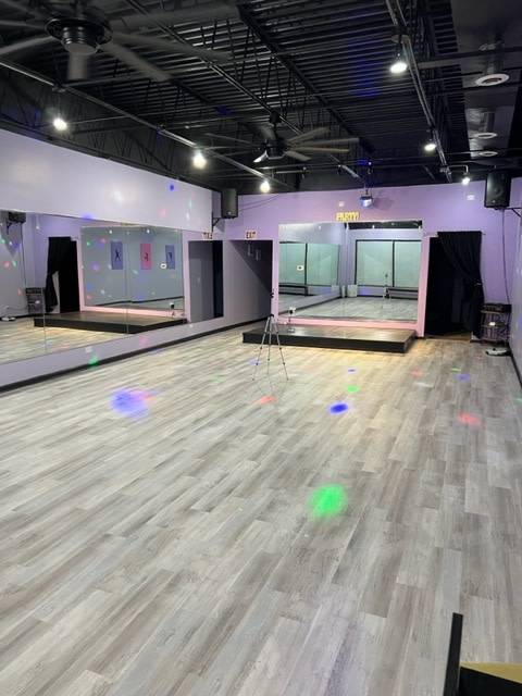 Beautiful Open Dance Studio, Modern Look, We’ll lit, South elgin, IL ...