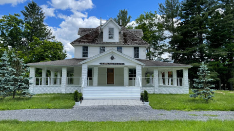 Unique Rural 1850 Farmhouse 1800 Sq. Ft. Wraparound Porch in E. Durham ...