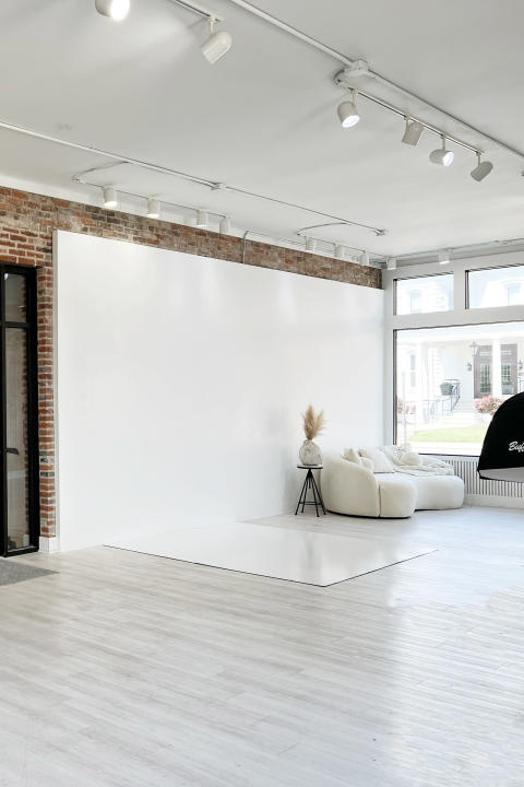 Luxe Modern Photography Studio, Edwardsville, IL | Production | Peerspace