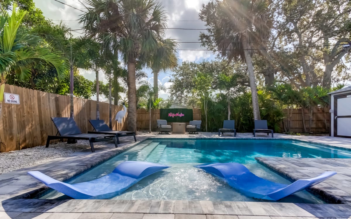 Entire home with three uniquely decorated suites, private pool, putt ...