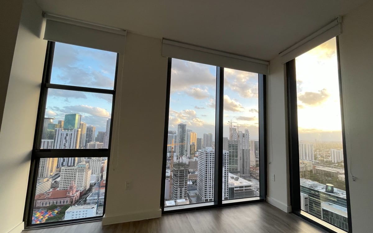High-Rise, Minimalist Apartment in Downtown Miami- Amazing Views ...
