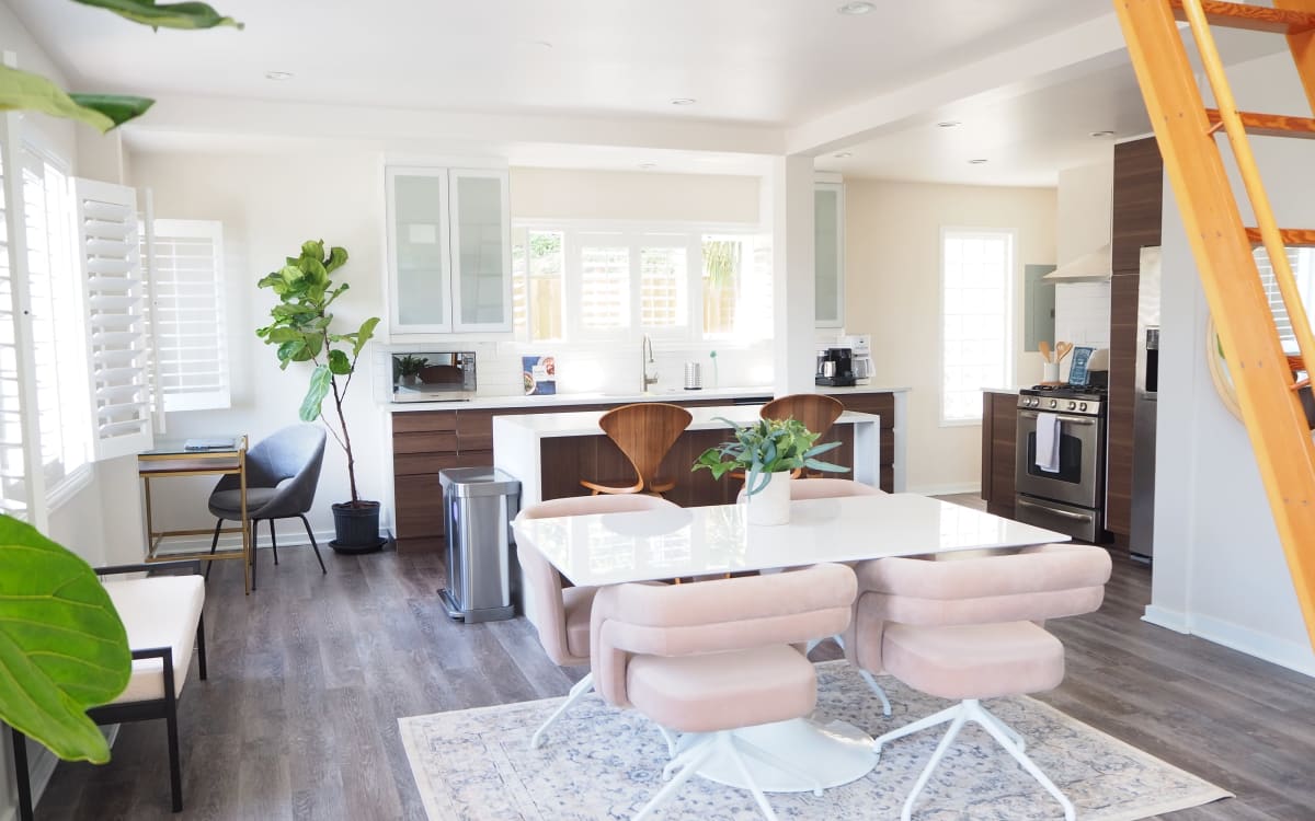 Modern West Seattle Loft with Skyline View, SEATTLE, WA | Production ...