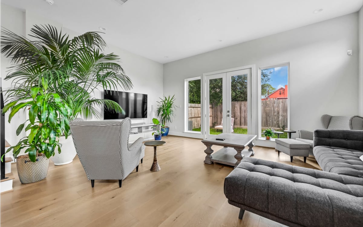 Modern townhouse near EADO - Natural lights and Palm tree, houston, TX ...