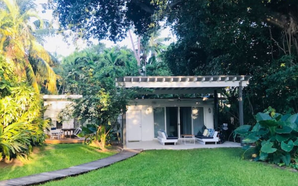 Charming garden and junglehouse, Miami, FL | Production | Peerspace
