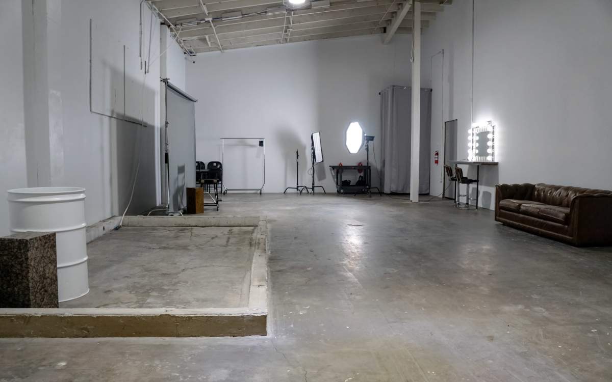 Large photo studio with white walls, leather couch and included ...