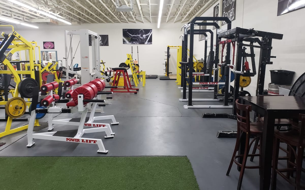 4000 sq ft Private Gym with great equipment for photo, film and events ...