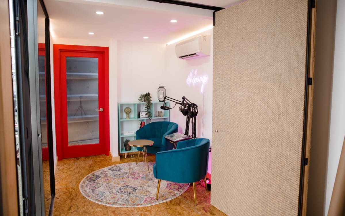 BrainBox | The Lounge: Podcast Studio, Miami, FL | Production | Peerspace