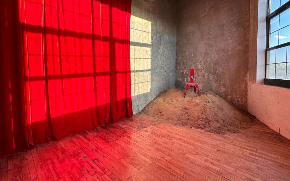 Sunny Photo Studio with Sand, Brooklyn, NY | Production | Peerspace