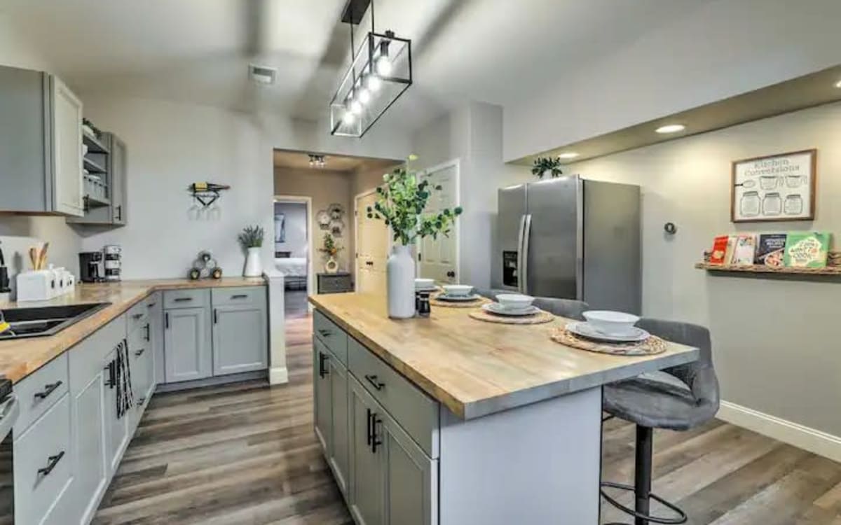 Stylish Apartment with Adequate Outdoor Space for Entertaining and ...