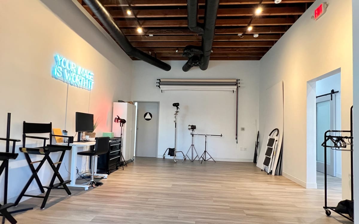 Noho/Studio City Photo Studio with Backdrops, Studio City, CA ...