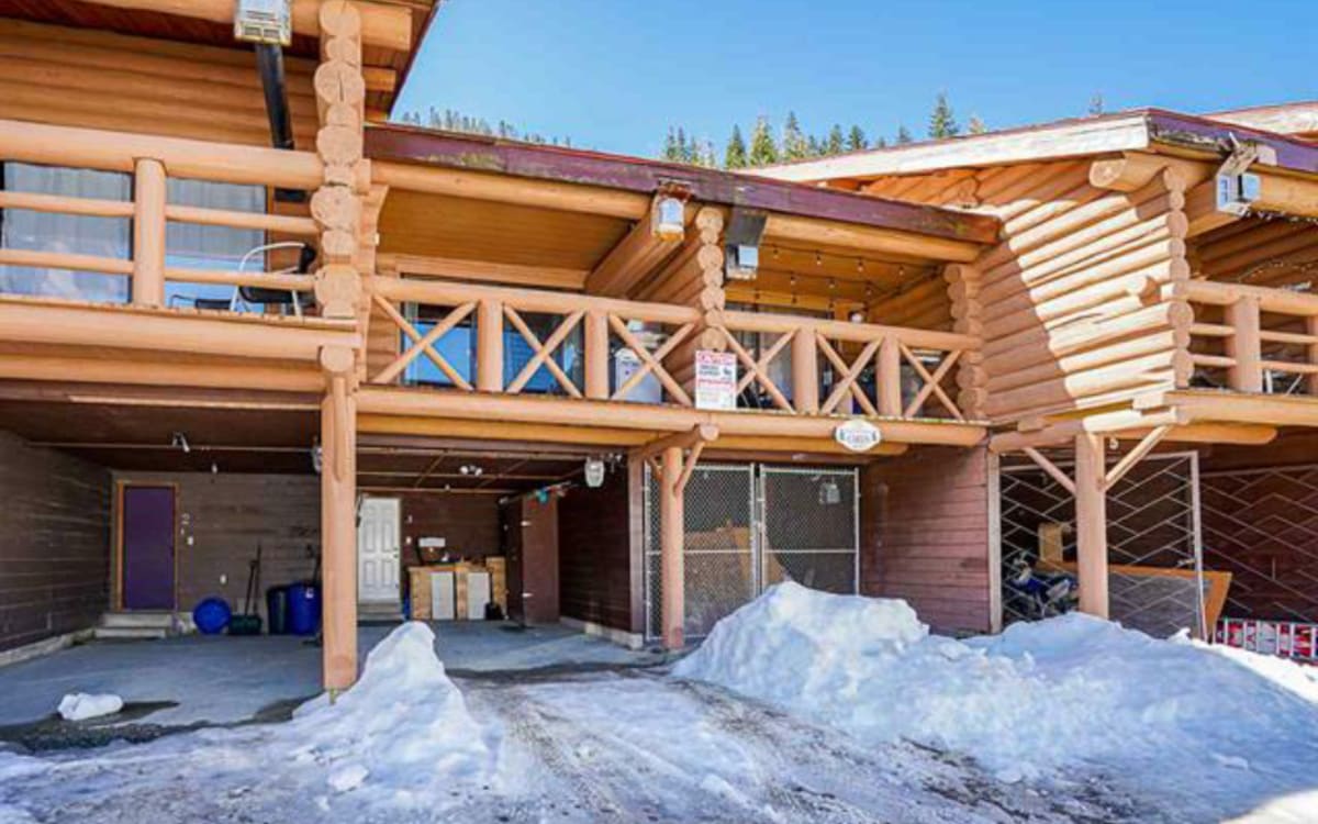 Rustic log cabin / chalet at small Sasquatch Mountain ski resort. Cute ...