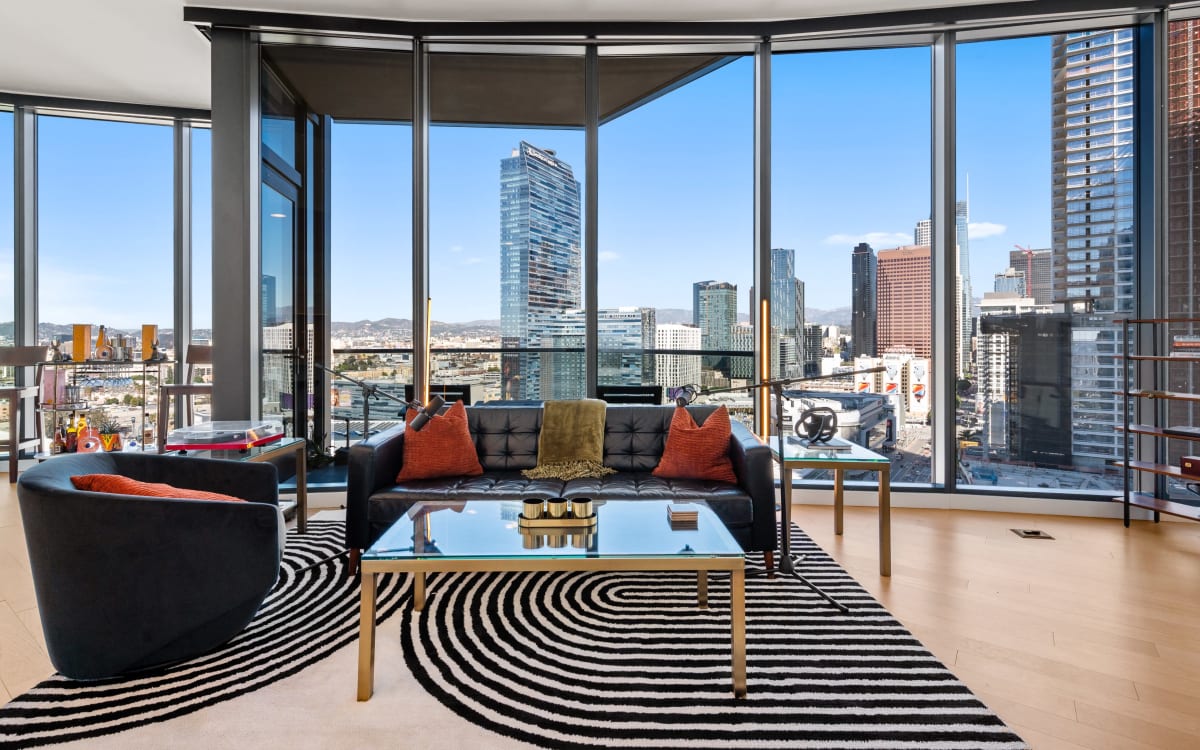 EQUIPMENT INCLUDED: Gorgeous DTLA Production Studio with Skyline Views ...