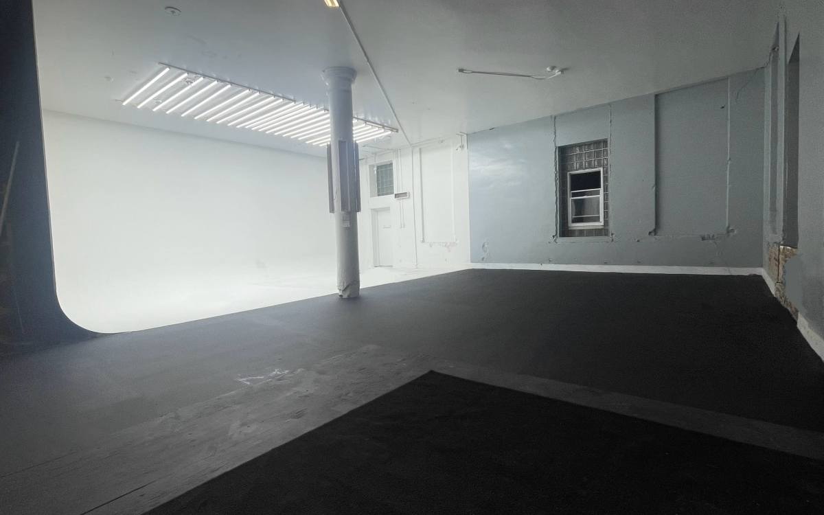 Eight Way Studios | Enormous White Cyclorama Wall with Pure White over ...