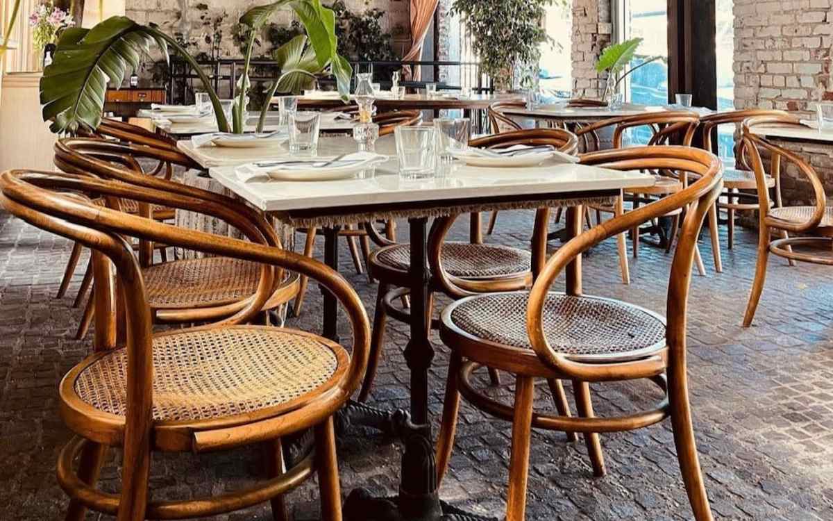 Rustic-chic Restaurant with Open Plan Kitchen, Los Angeles, CA ...