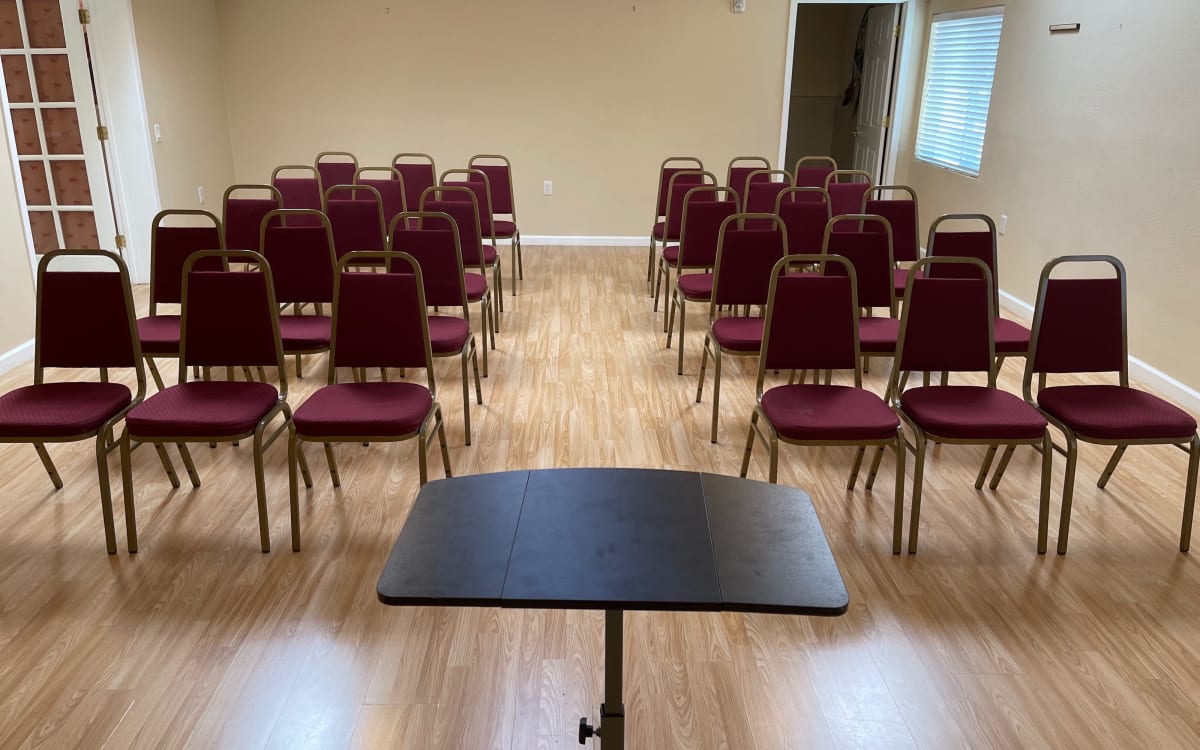 Distinctive meeting room with versatility for classroom or conference ...