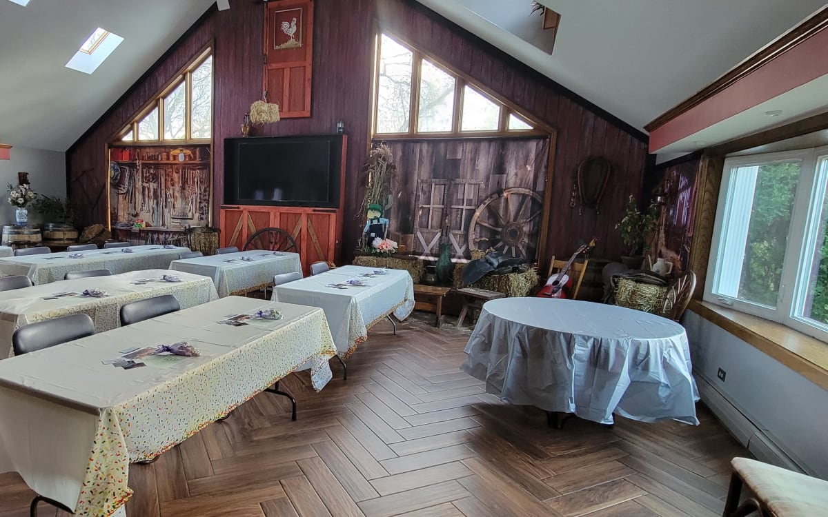 Unique 1.5 acre Farm atmosphere with barn and 3000 sq ft farmhouse ...