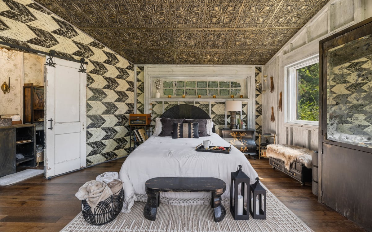 Boho Treehouse surrounded by nature on tranquil Wadmalaw Island ...