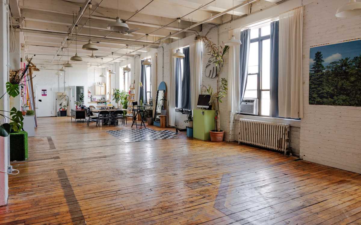 West Town Timber Loft in Creative Arts Building with City Views ...