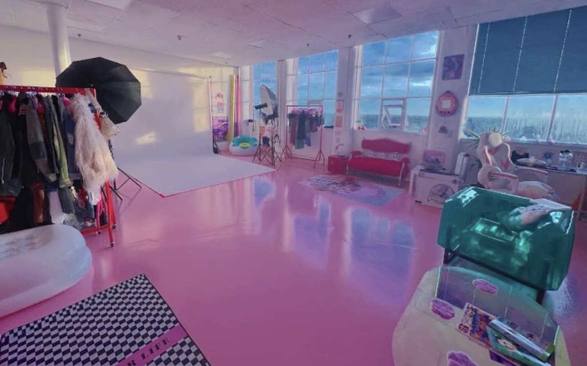 Indigo Dreams Studio | Pink Y2k Photography Studio With Natural Light ...