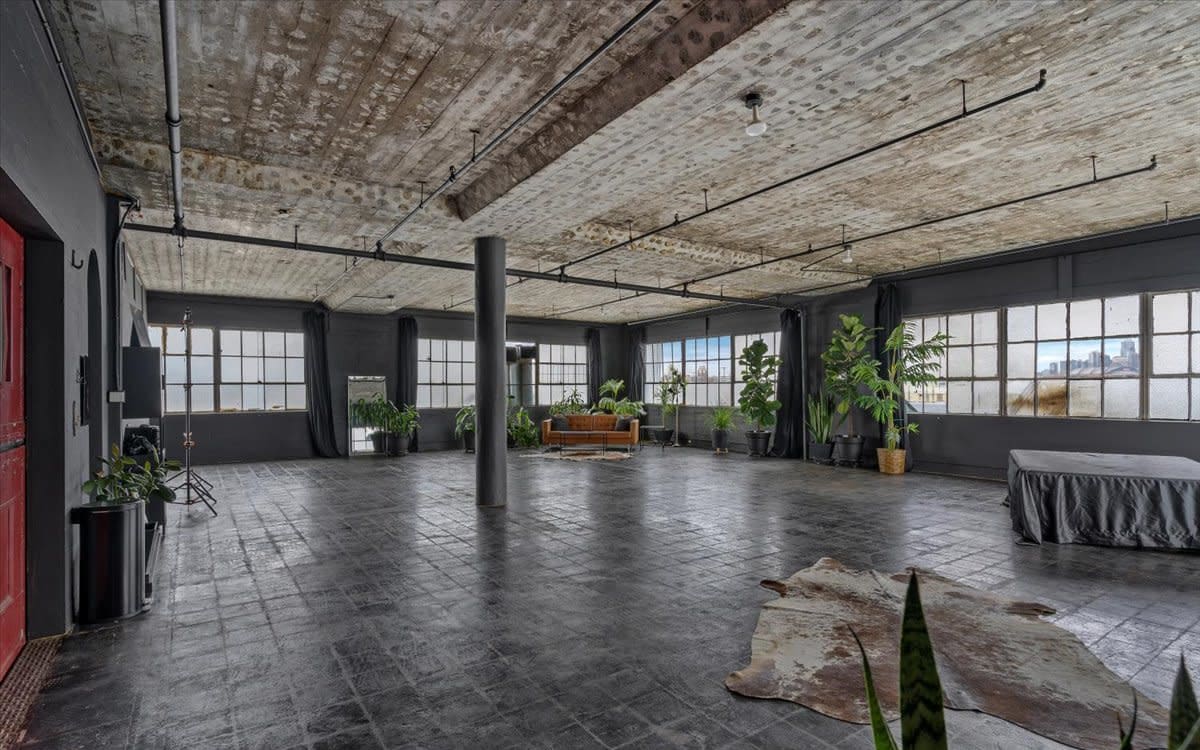 Moody & Industrial SODO Penthouse Studio, Seattle, WA | Production ...