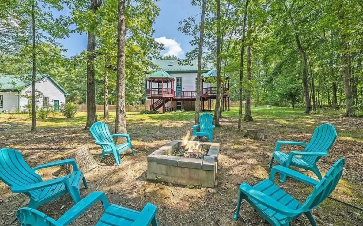1929 Historic Serene Country Home, Goldvein, VA | Event | Peerspace