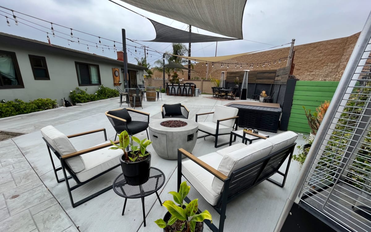 Modern urban backyard bar/lounge/stage, Westminster, CA | Production ...
