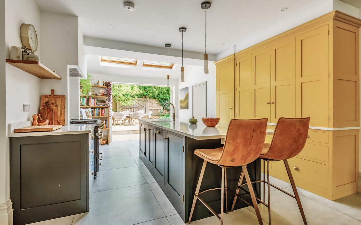 Spacious Sandstone Manor Country home, Hartfield | Production | Peerspace