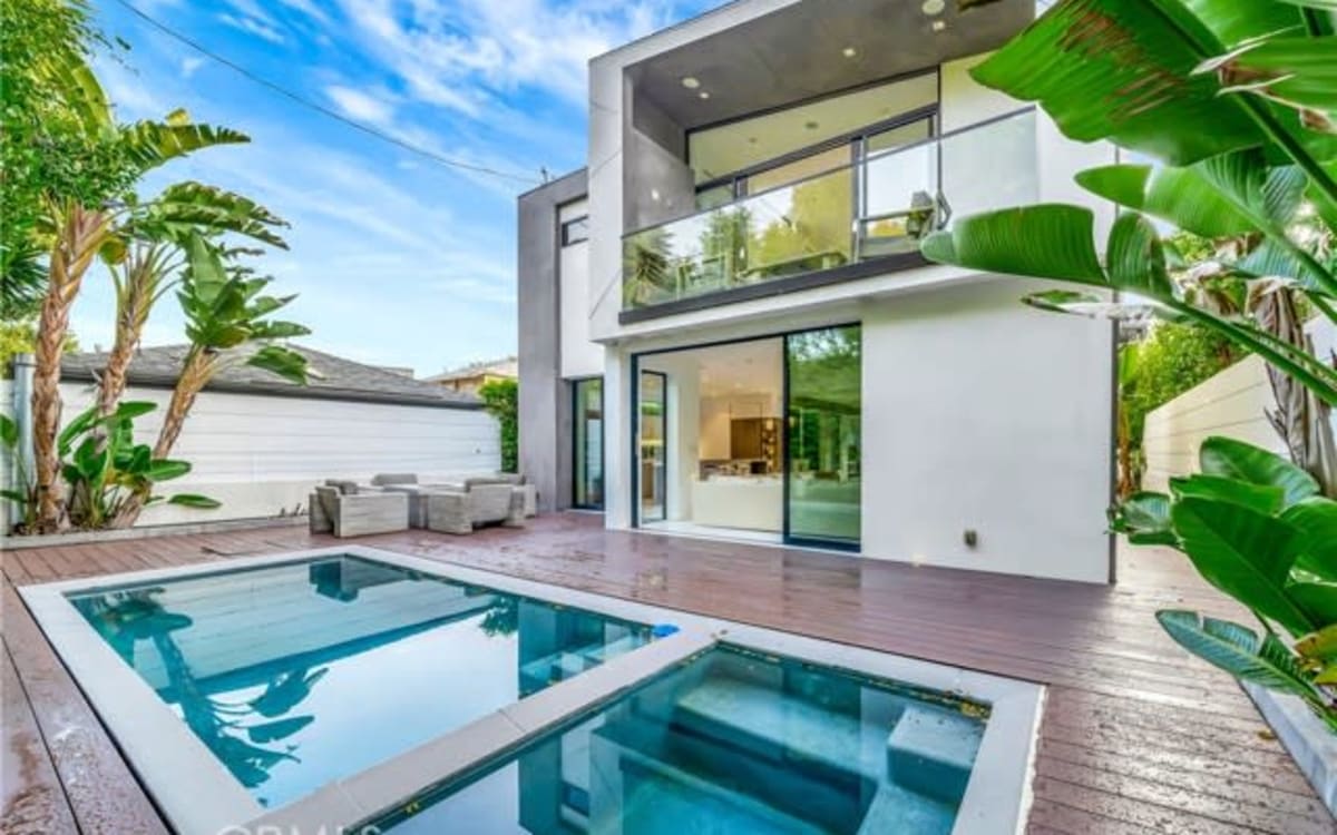 Modern Home,Pool and Jacuzzi, Los Angeles, CA | Production | Peerspace