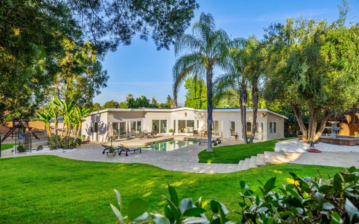 Extravagant Hillside Estate w/ Luxurious Outdoor Oasis, Tarzana, CA ...