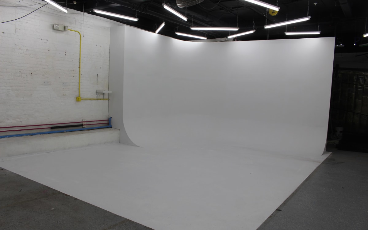 DWNTWN BK Photo & Film Studio w/ White Cyclorama & Large Green Room ...