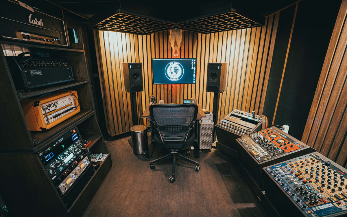 Beautiful Recording Studio, Burbank, CA | Production | Peerspace