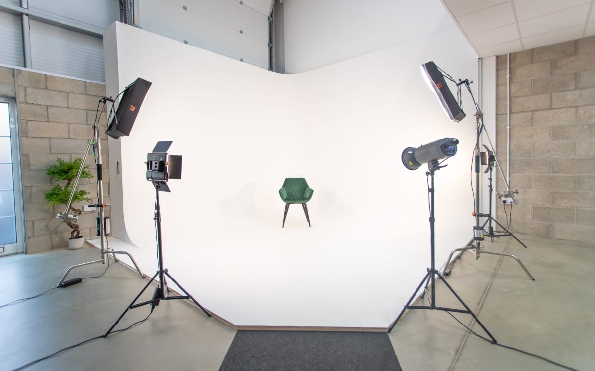 Professional Infinity Cove Studio with Kitchen, Lounge & Restroom ...