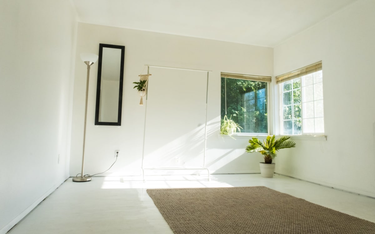 White photo shoot studio, Seattle, WA | Production | Peerspace