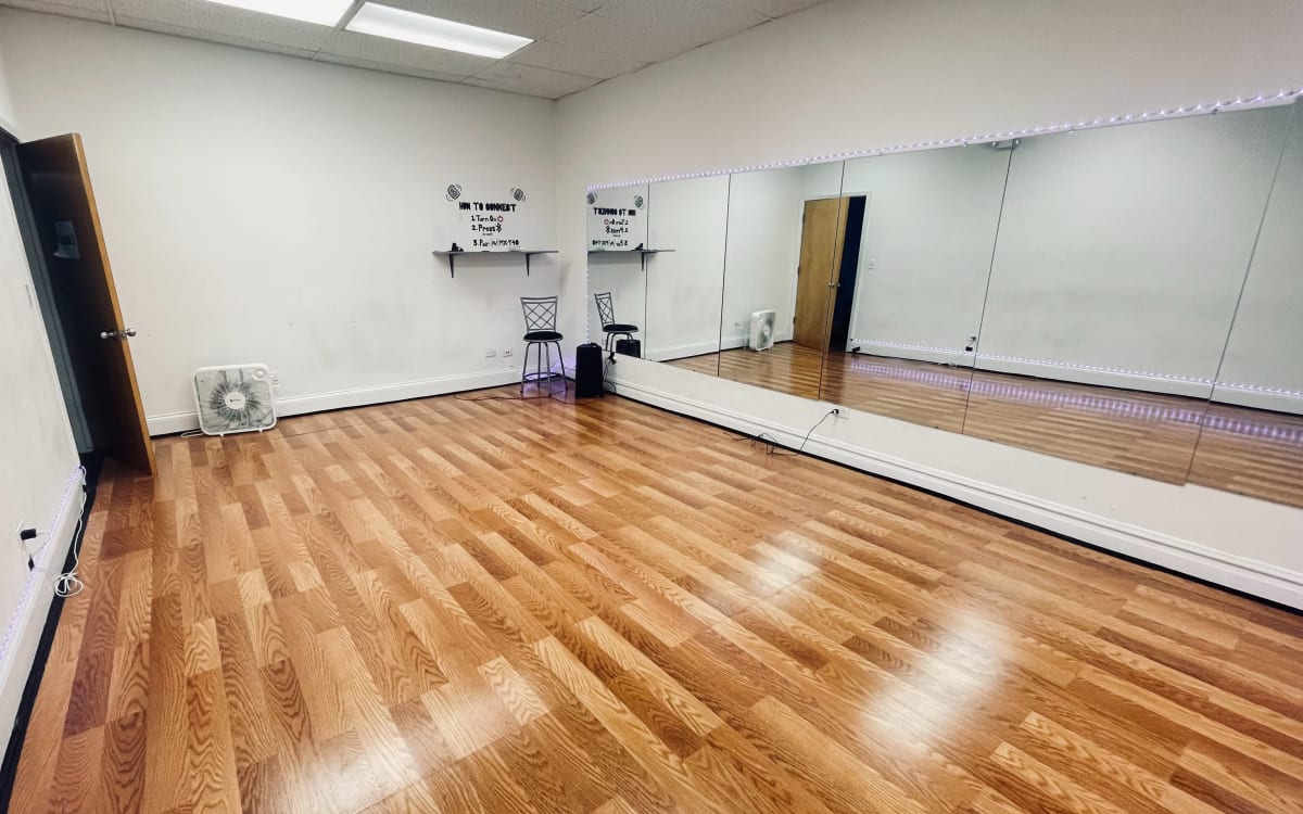 Small Dance Studio Room, Chicago, IL | Production | Peerspace