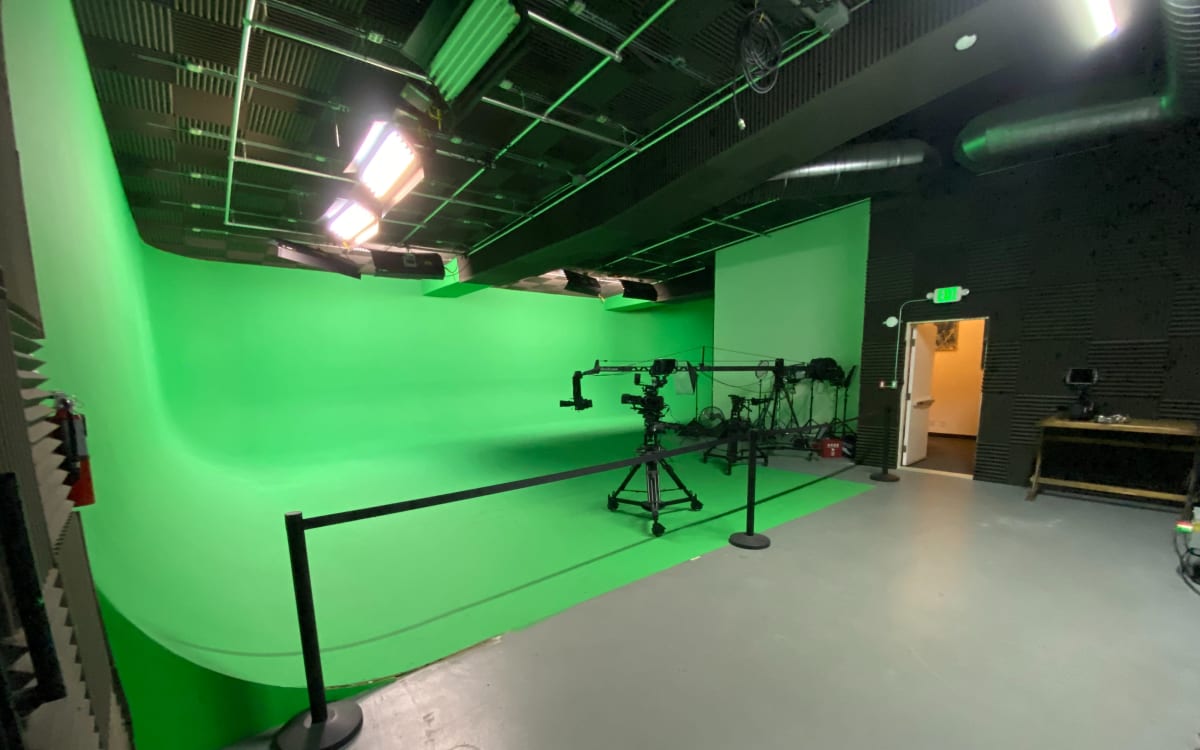 HUGE *PRE LIT* Green Screen Sound Stage, Burbank, CA | Production ...