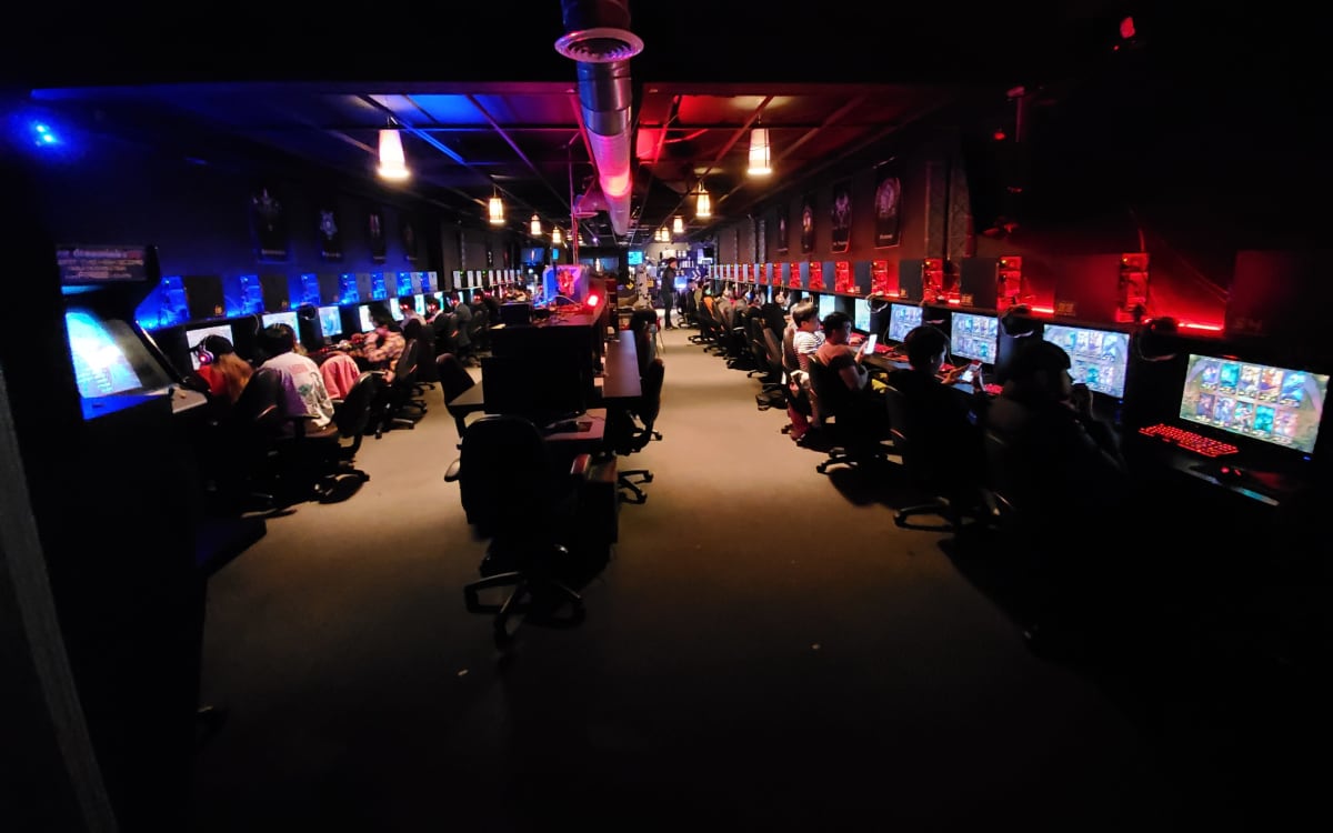 High tech command center, esports/ gaming , space ship, futuristic set ...