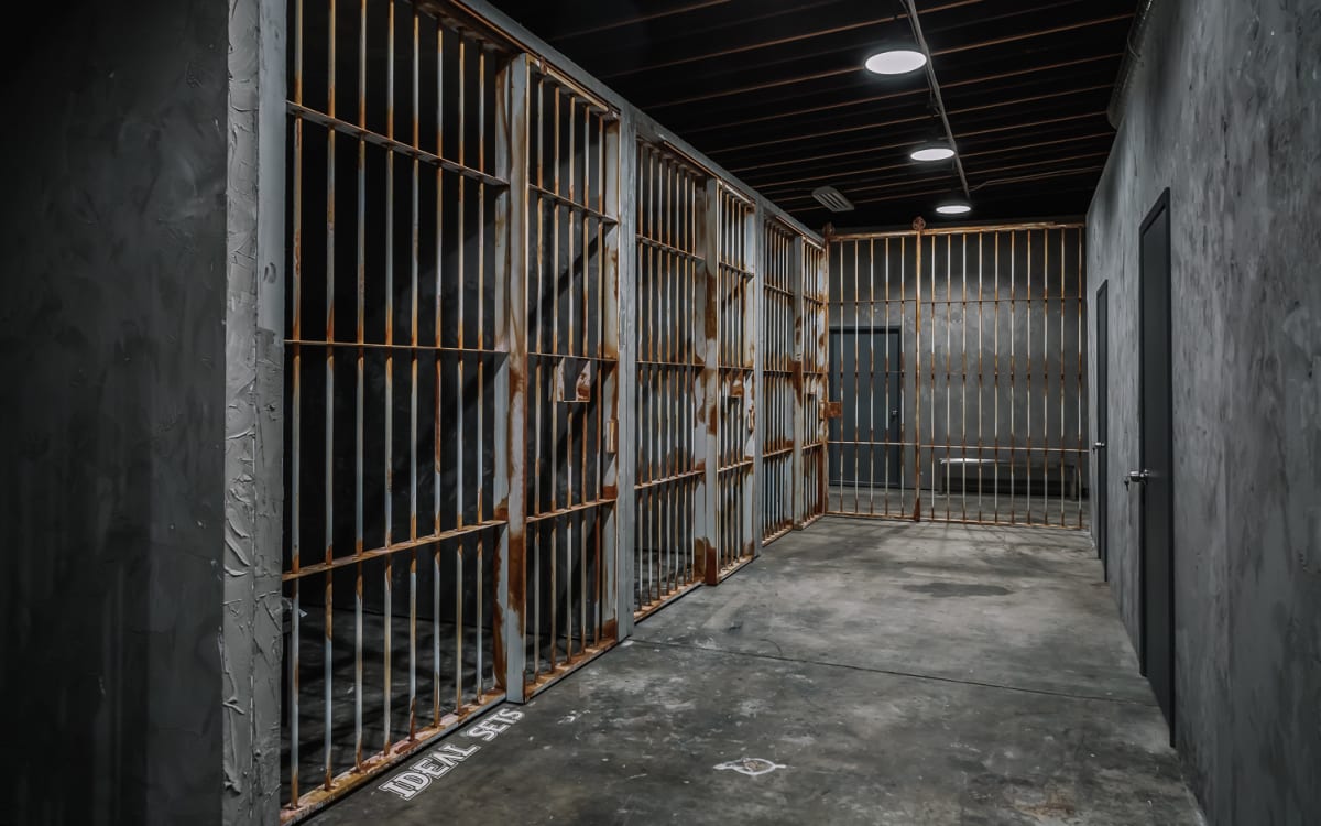 Los Angeles Prison Standing Set Jail Cell Set Filming Location with 20 ...