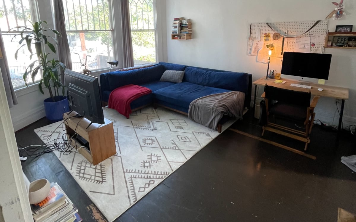 Unique One Bedroom, High Ceilings and Crown Molding Near Staples Center ...
